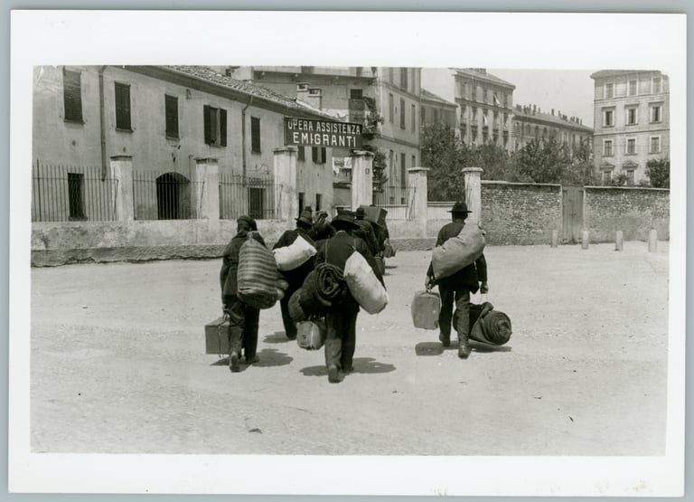 Immaginario. 125 originali: viaggio a sorpresa negli archivi Touring ...